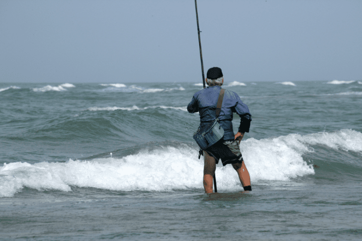 Saltwater Surf Fishing Tips (Techniques, & Tricks For Beginners)